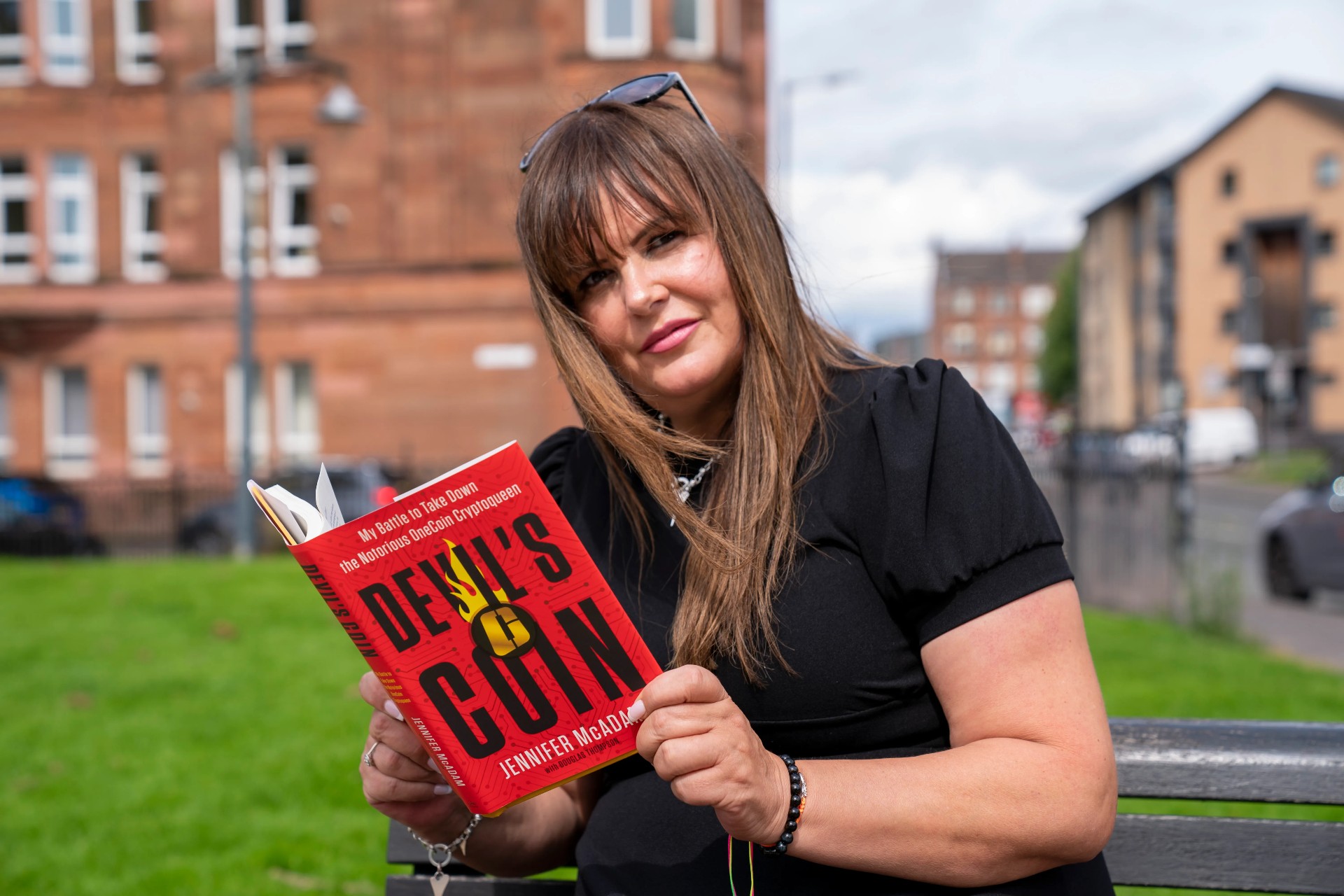 Cancelación de la gira del libro «Devil's Coin»: Amenazas de muerte ...